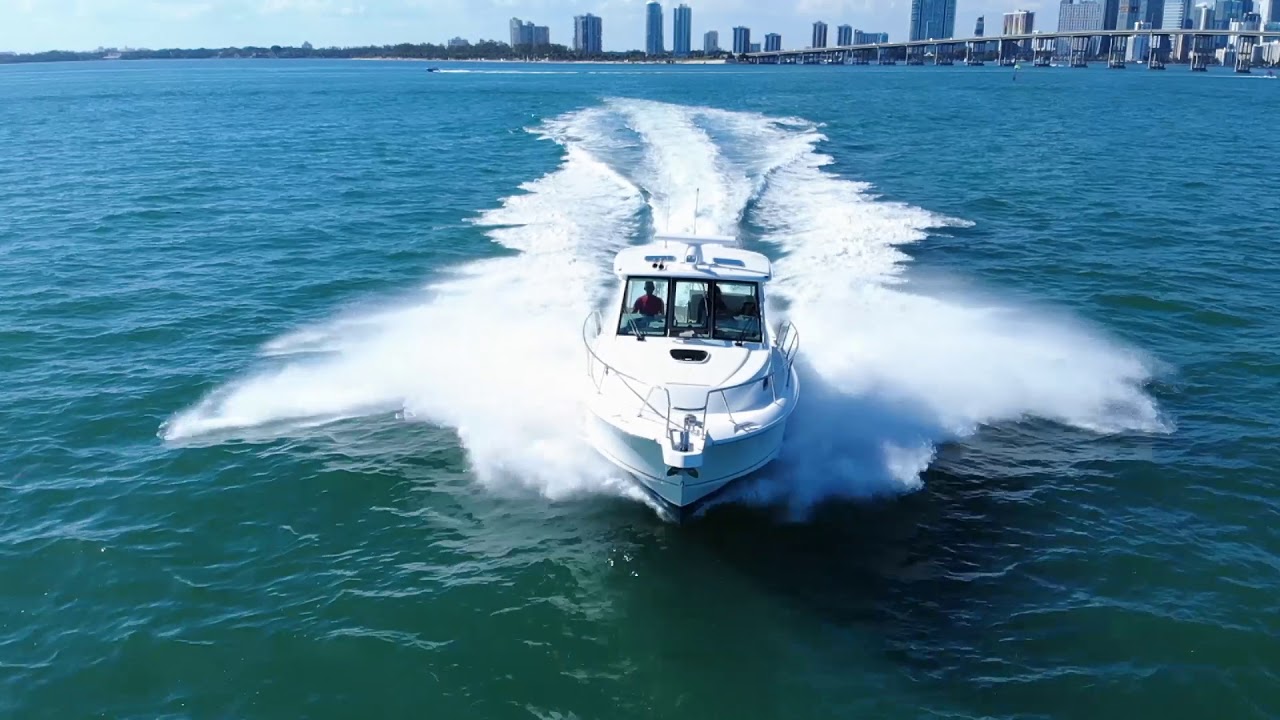 Boston Whaler 345 Conquest - Running Video - YouTube