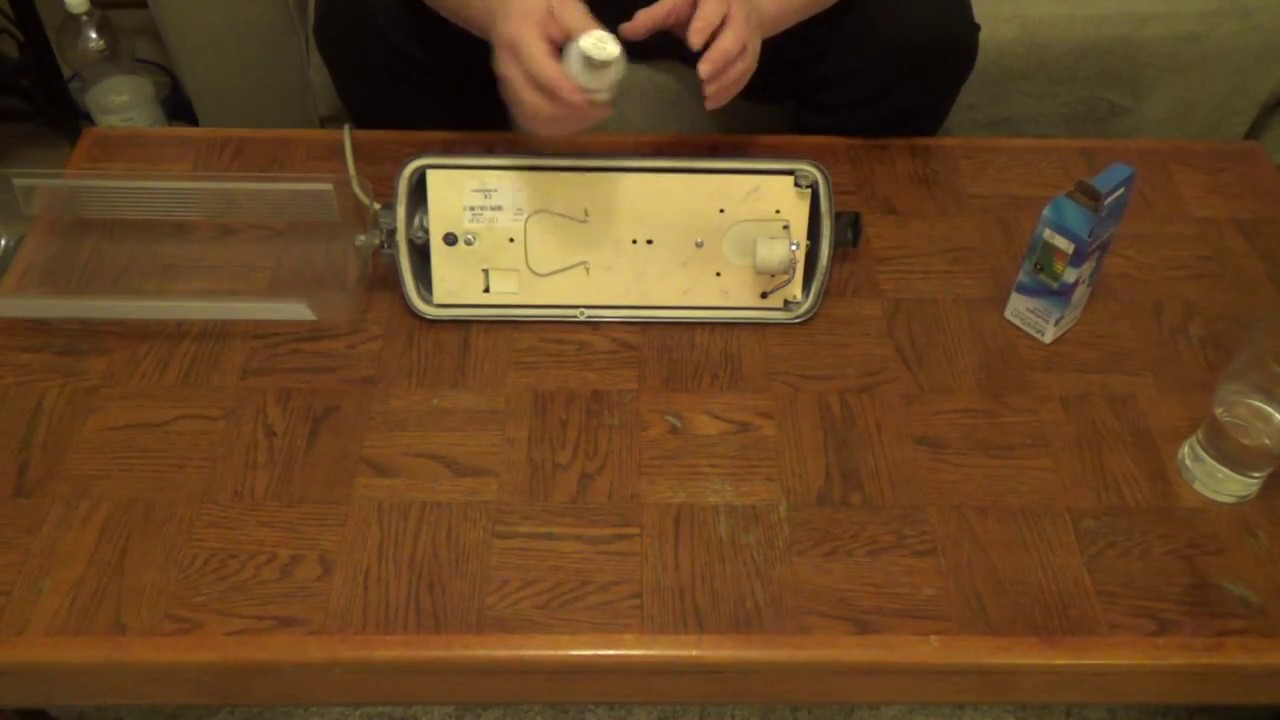 Normal bulb in a SOX street lamp & SOX bulb in normal light socket ...