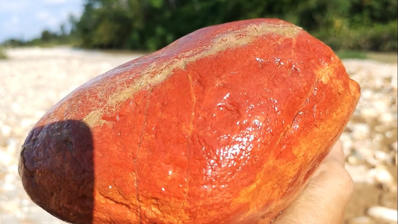 Menemukan Batu Red Jasper yang Berbeda | Rockhounding di dalam Sungai ...
