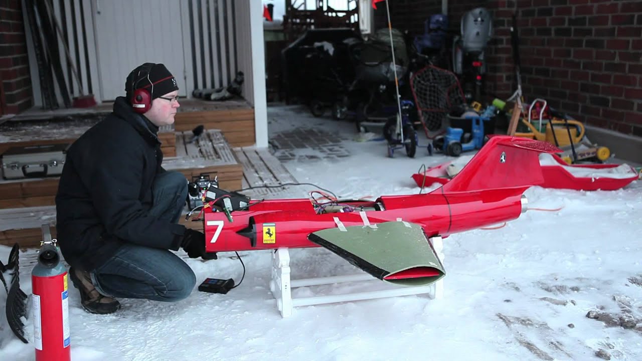 Jetcat P80 SE in snow - YouTube