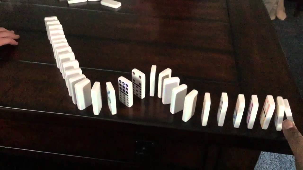 Awesome dominoes falling in slow motion - YouTube