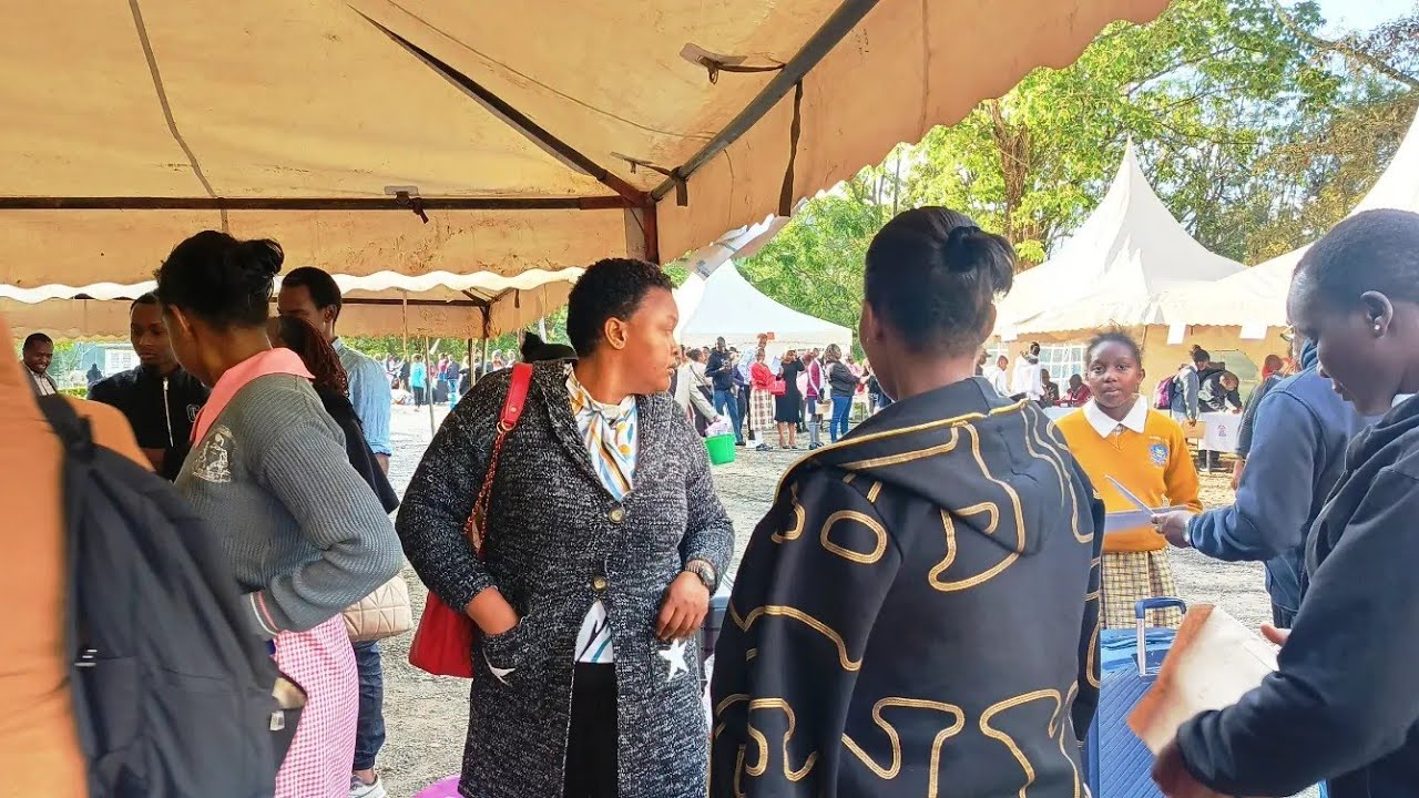 Massive enrollment at Sacho High School on F1 reporting day - YouTube