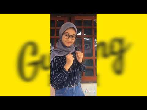Tik Tok SlowMo Cewek Manis Banget Pakai Kacamata Jadi Pengen