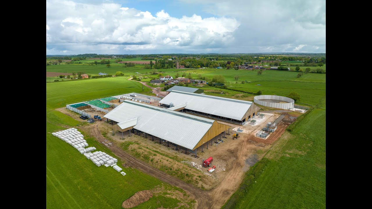 Petsey Farm UK - 6 M2erlin robots | Fullwood JOZ (DU) - YouTube