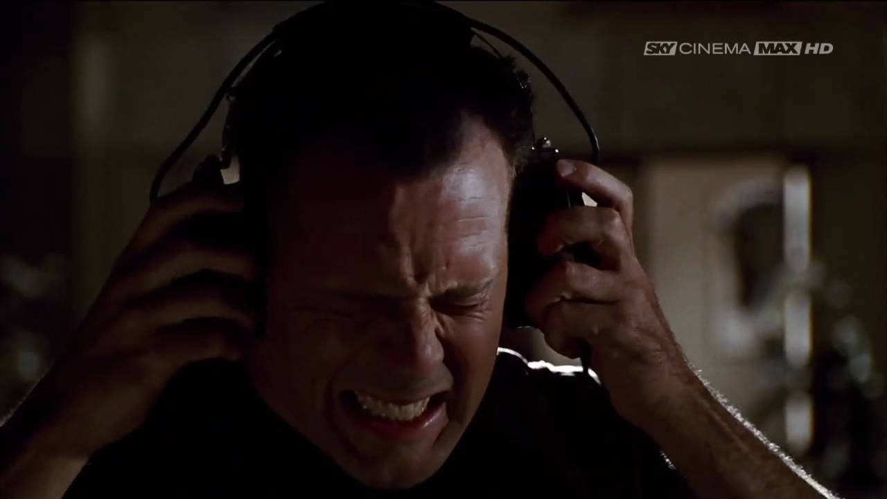 Hudson Hawk - Swinging On A Star (italiano) - YouTube