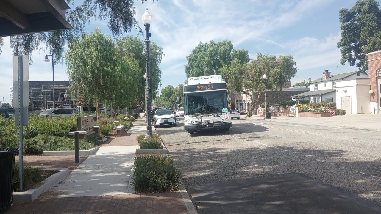 2010 Moorpark City Transit ENC EZ RIDER II MAX 66461 - YouTube