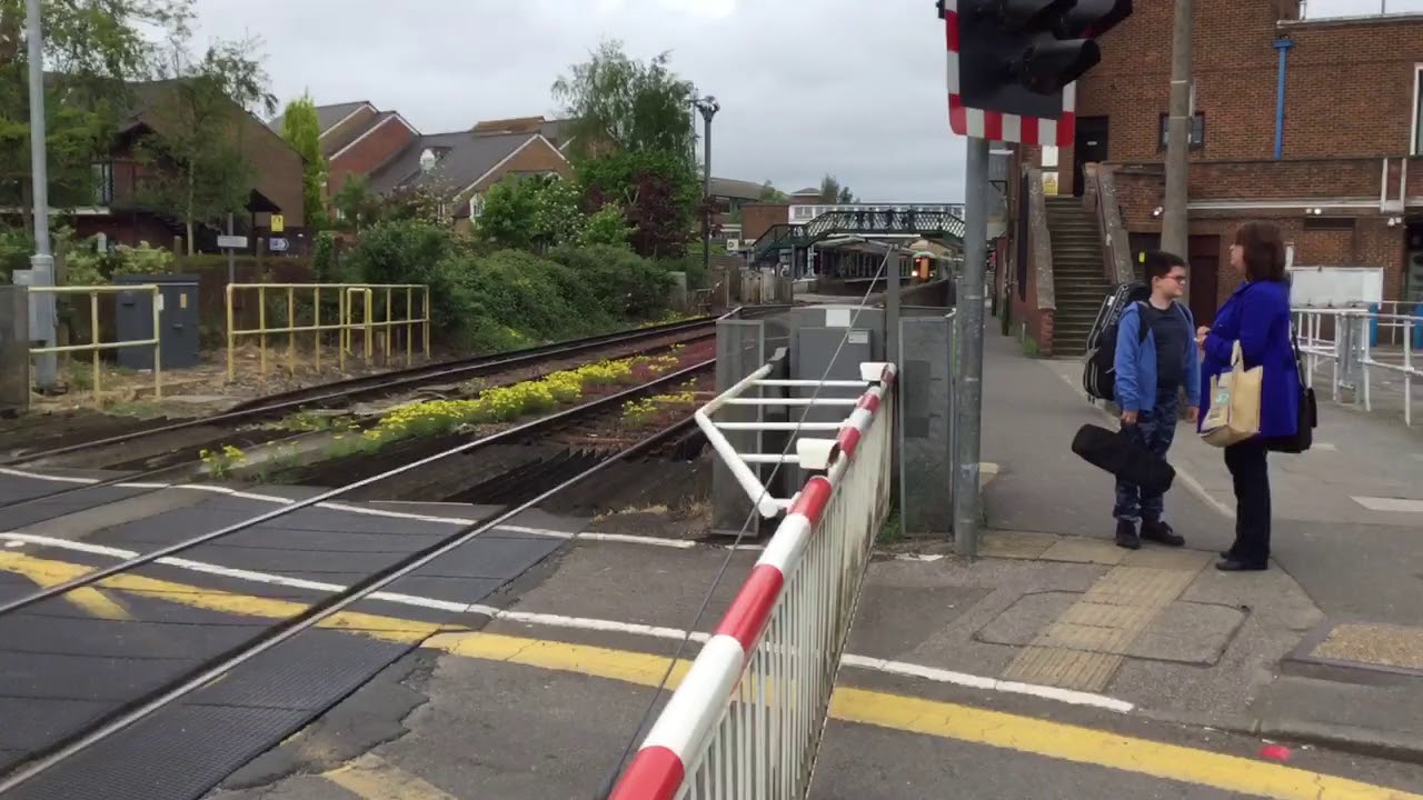 Chichester Basin Road Level Crossing (W.Sussex) Saturday 12.05.2018 ...