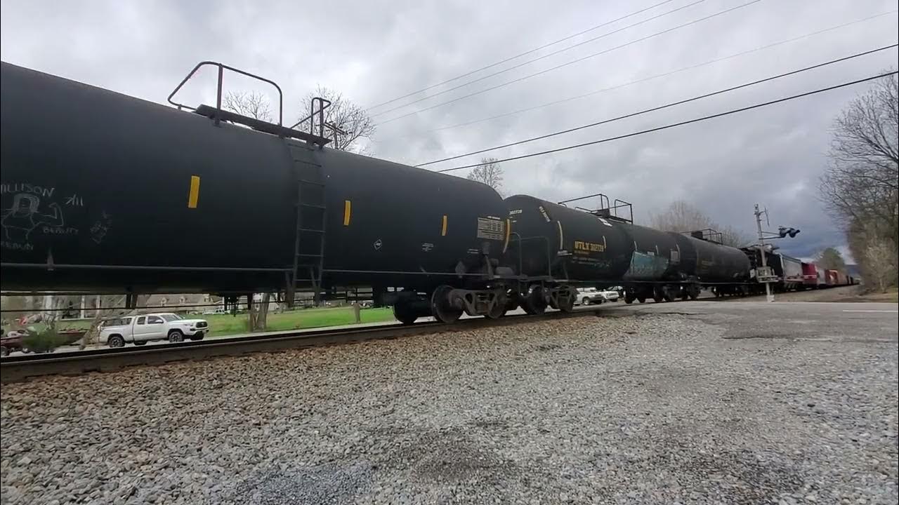 NS 4697 gives a long horn greeting...southbound mixed freight at Bill Jones Rd...rear DPU - YouTube