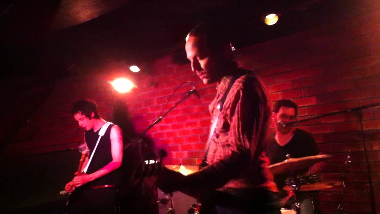Electra / Roll (live @ Ozen bar Tel Aviv) / אלקטרה - YouTube