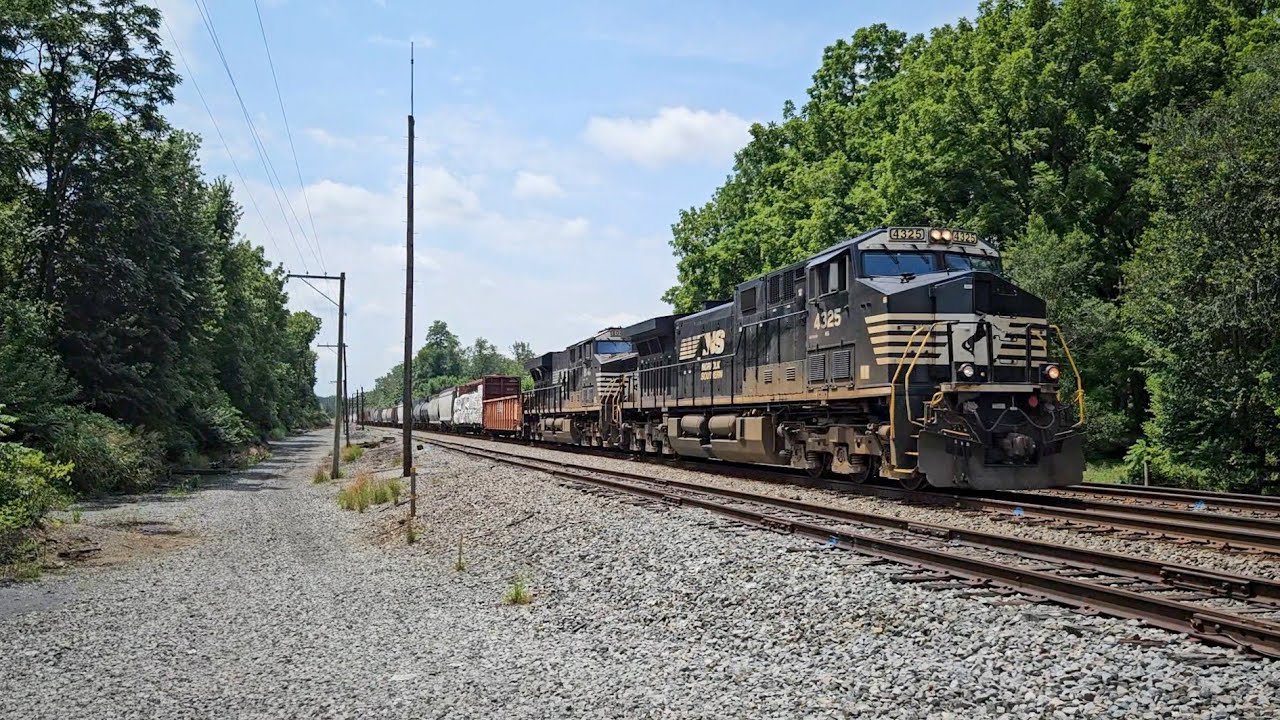 Fast, short Norfolk Southern freight train in Shenandoah Junction, WV ...
