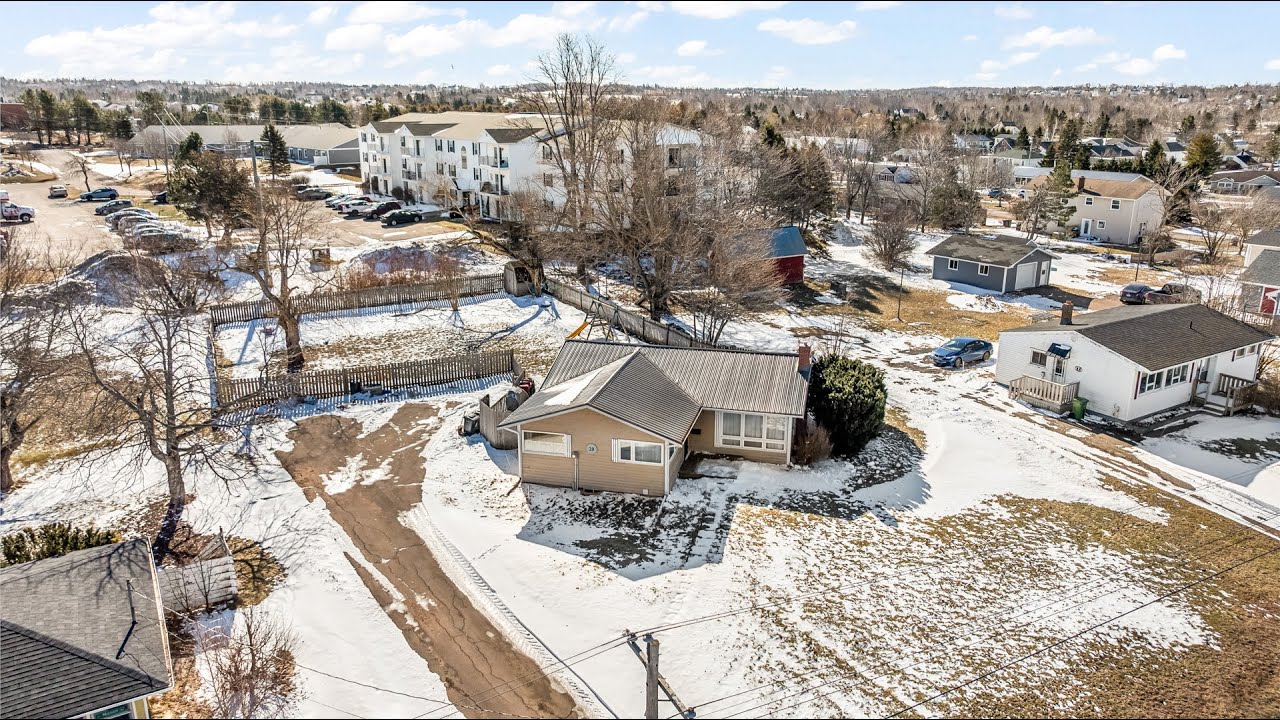 39 Stratford Rd, Stratford, PE - YouTube