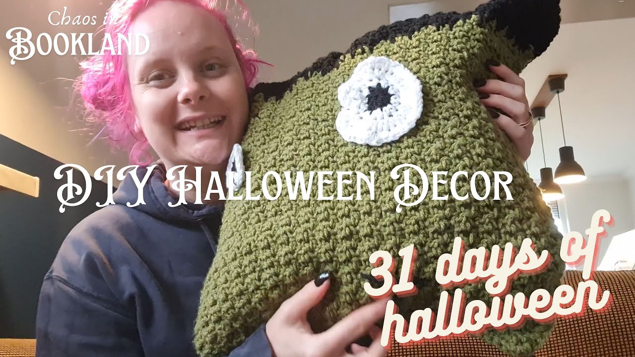 Making halloween decorations and making the house halloween proof - YouTube
