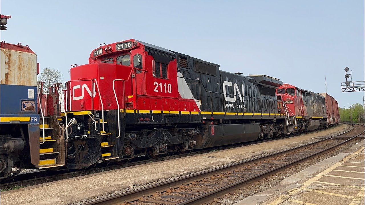 (SAAHC!/2 C40-8Ms!) CN - 397 | #5670 Leads #2202/#5651/BCOL #4626/#2110/#2439 Through Brantford ...