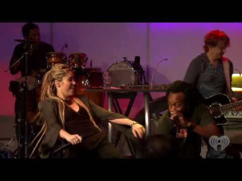 Shakira - Hips Don't Lie  (LIVE)