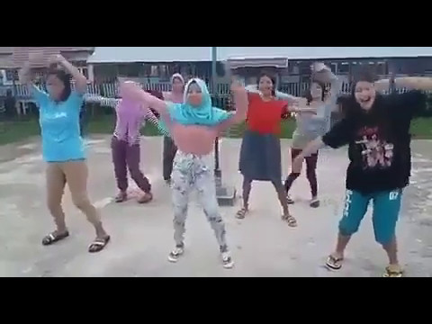 LUCU!! Vidio Kocak Cewe Hijab Goyang Anu Viral Di Instagram