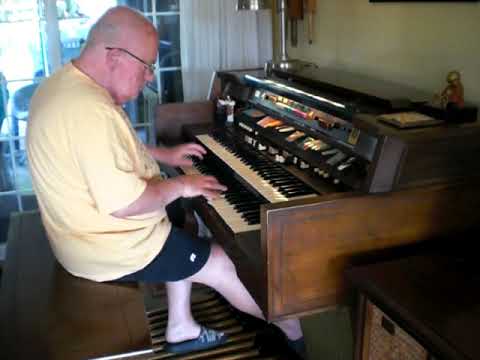 Mike Reed plays \