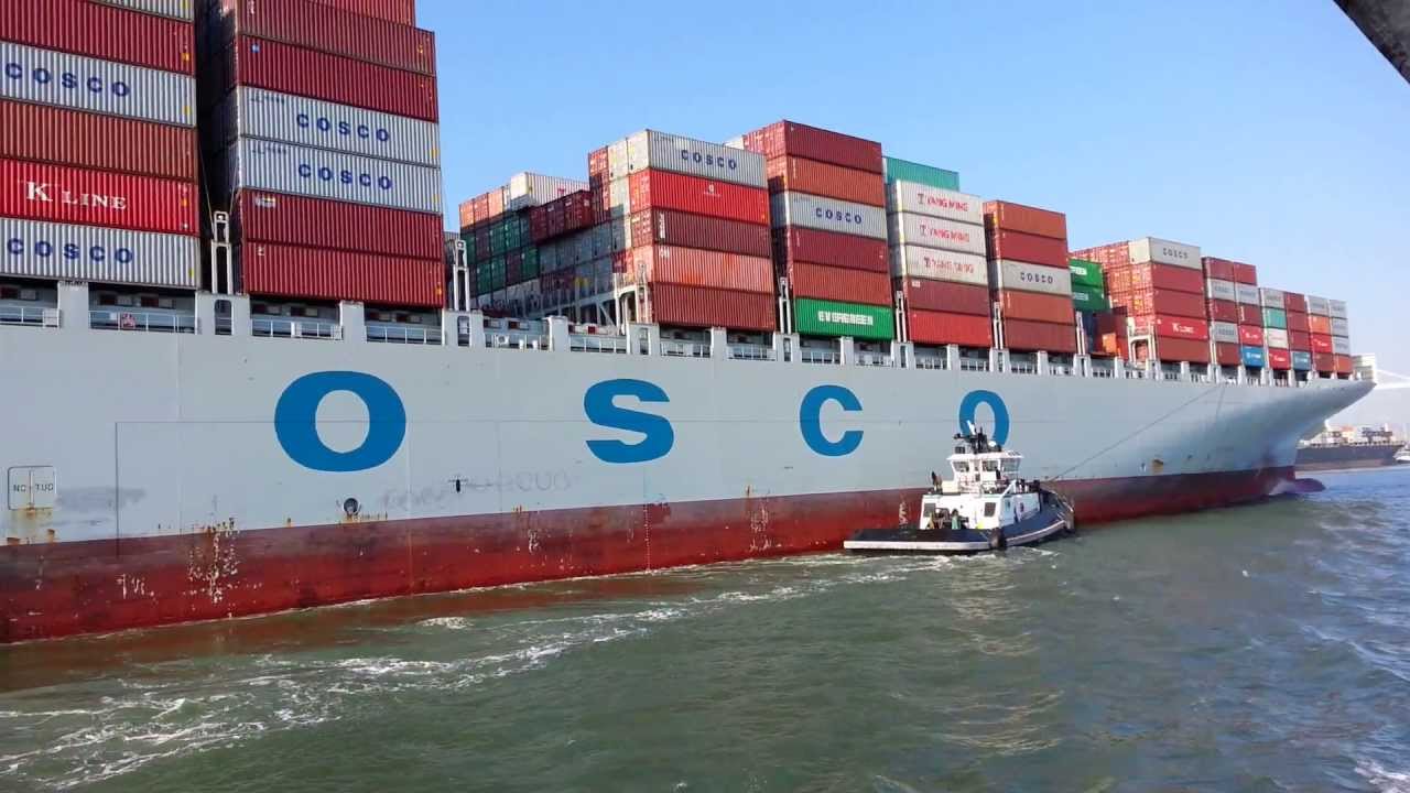 Ferry Ride View, Port of Oakland, Container Ship Cosco Indonesia close ...