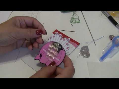 How To Thread A Needle For Hand Sewing (9 Easy Tips + Videos)