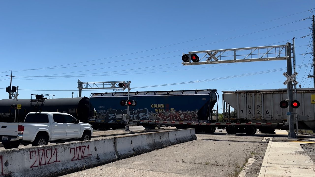 UP 7724 Manifest Freight Train North - E. Morada Lane Railroad Crossing, Stockton CA - YouTube