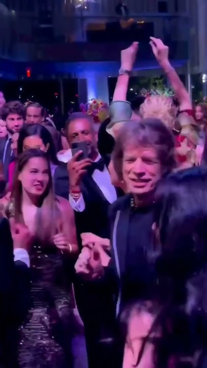 MICK JAGGER BAILANDO PEPAS DE FARRUKO - YouTube
