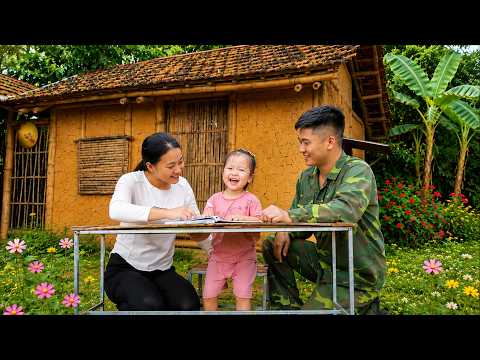 The soldier made the baby a beautiful study desk, and the mother and child were very happy.