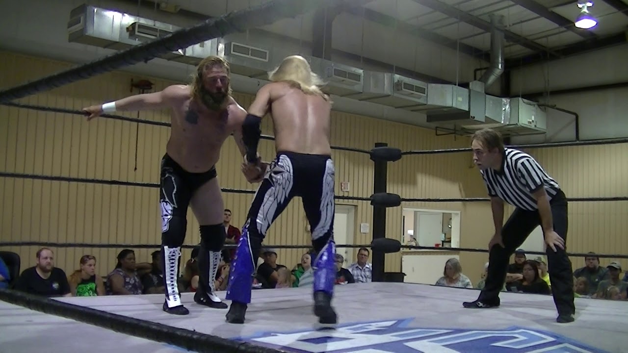 Toby Farley vs Jake Law - YouTube