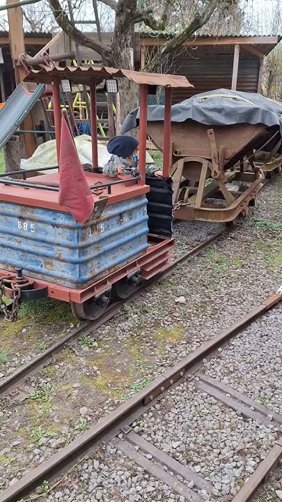 Rangieren mit der Akkulok - YouTube