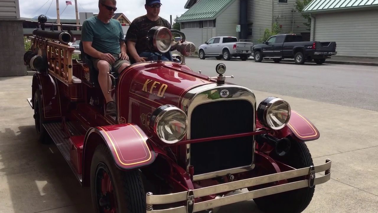 Antique fire engine drives great - YouTube