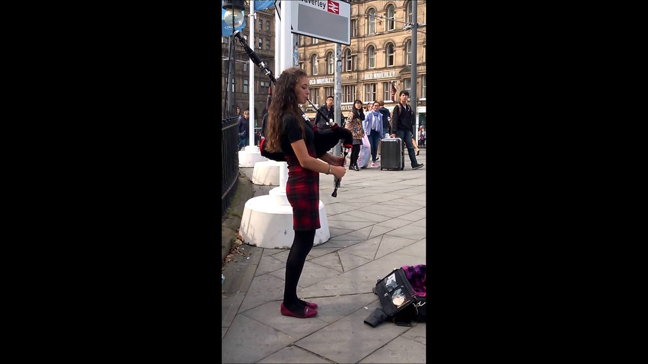 Fascinating girl play the bagpipe in Edinburgh (part 2) - YouTube