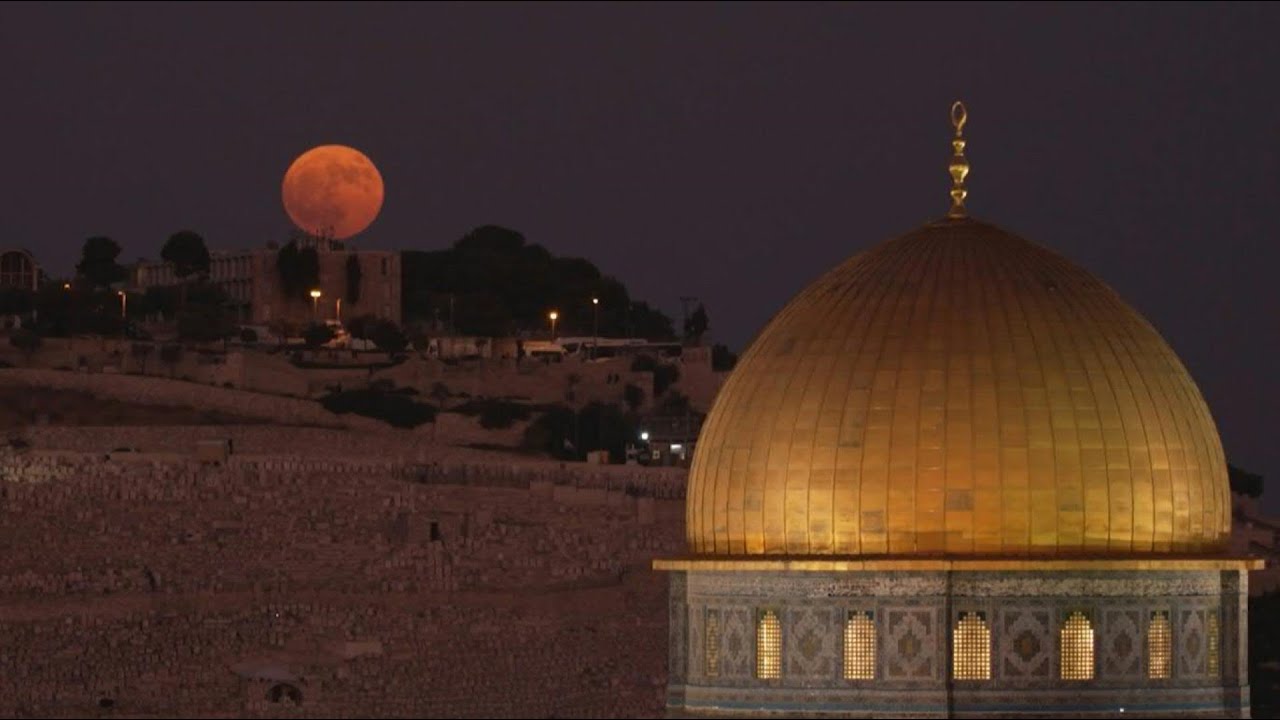 Super Blue Moon rises behind Jerusalem's Dome of the Rock | AFP - YouTube