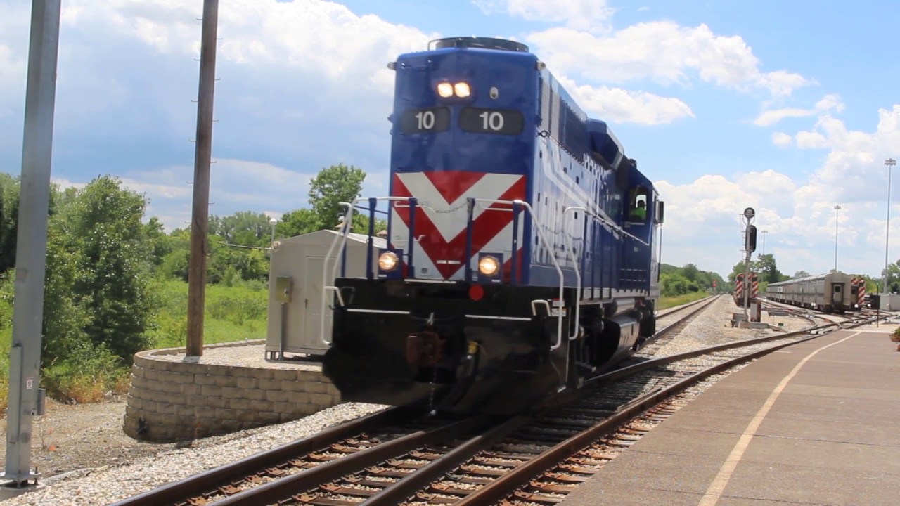 NIRC 10 (Metra's new GP23ECO) heads north through Orland Park 179th ...