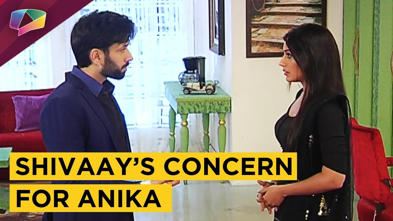 Shivaay Gifts Anika A Mobile | Anika Saves Priyanka | Ishqbaaaz - YouTube