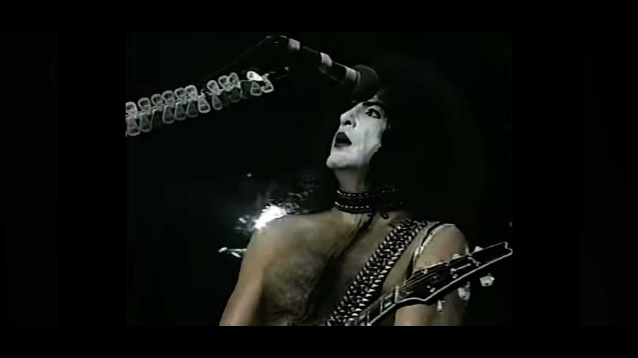 KISS love gun live Tiger Stadium Detroit MI June 28, 1996 - YouTube