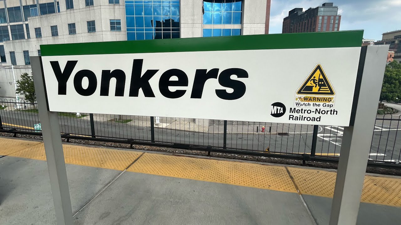 Rail fanning at Yonkers RR station - YouTube