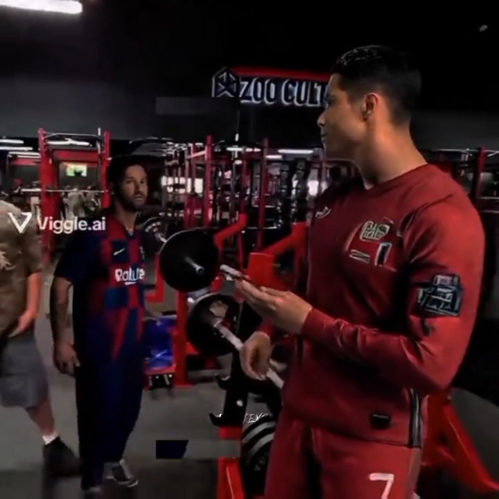 𝗥𝗢𝗡𝗔𝗟𝗗𝗢 𝗦𝗟𝗔𝗣𝗦 𝗠𝗘𝗦𝗦𝗜☠️ #cristiano #football #messi #ronaldo #cr7 #edit # ...