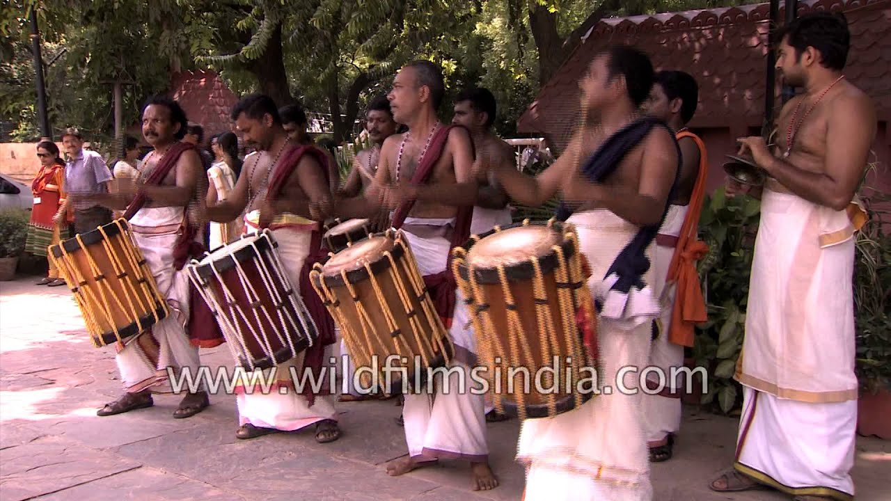Chenda melam musicians put up a great show during Onam festival - YouTube