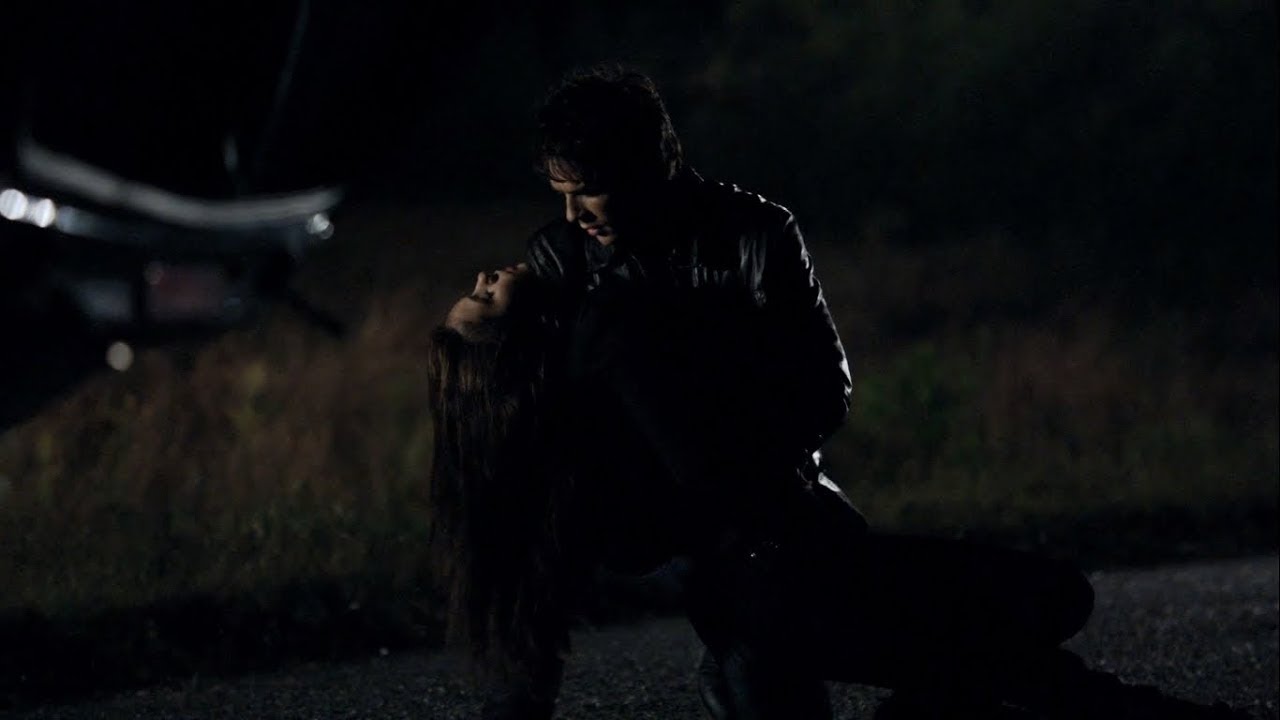 TVD - Damon salva Elena após acidente de carro 1x11 (Dublado) - YouTube
