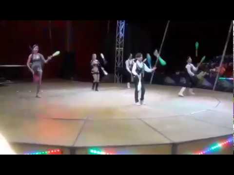 Malabaristas |Circo Yonathan Spectacular - YouTube