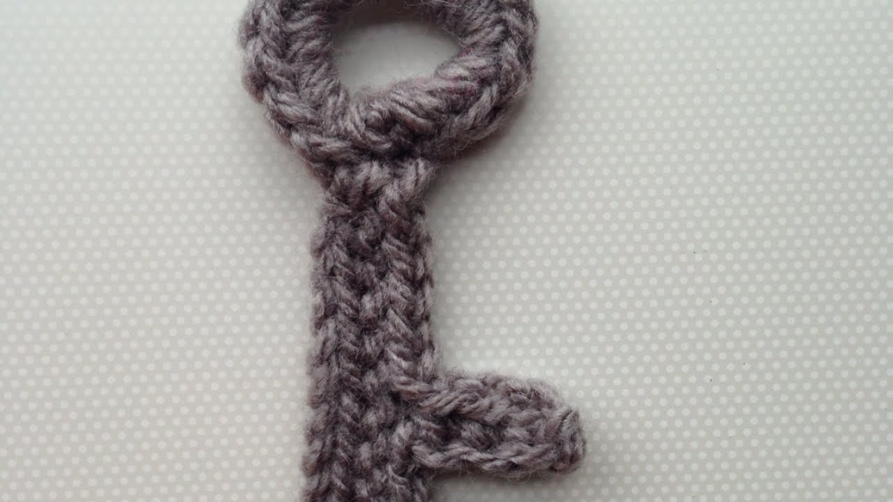 How to crochet a simple key - DIY - Guidecentral - YouTube