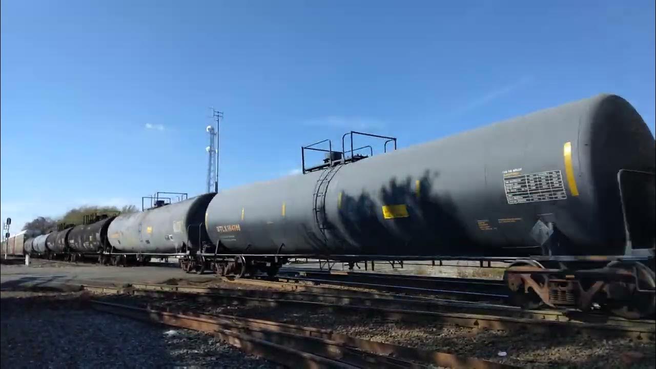 CSX M332 With a Gevo Leader. - YouTube