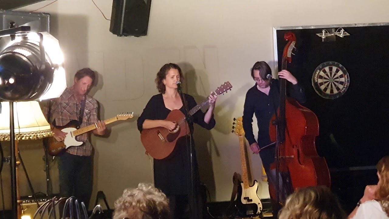 VanWyck - Red River Girl @Roodelaanlive 13/6/20 - YouTube