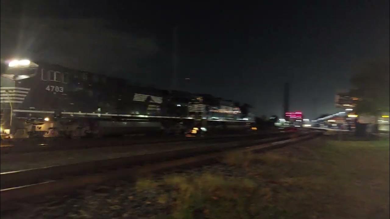 Eastbound NS Light Power heads into Lamberts Point Coal Terminals in Norfolk, Va. - YouTube