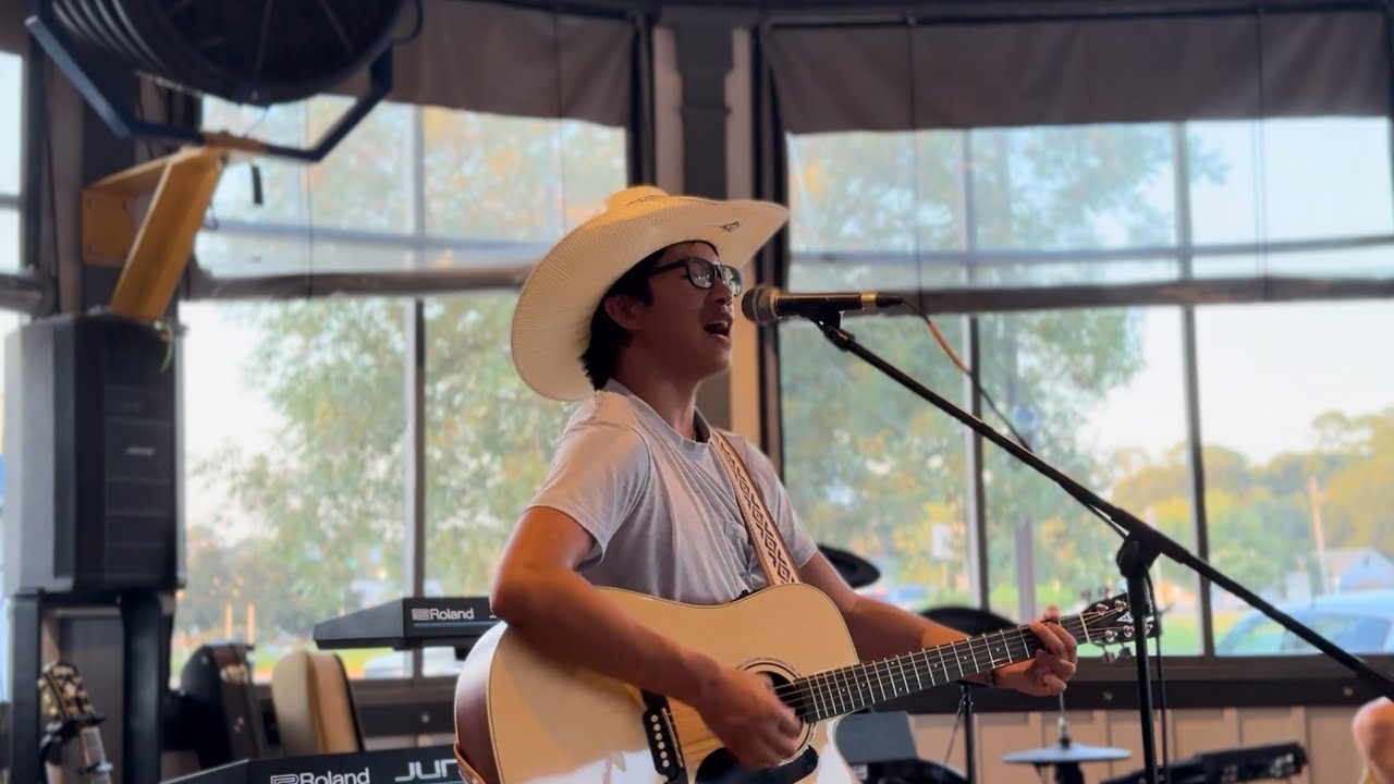 JUSTIN SORIANO PERFORMING AT MELLOW MUSHROOM || OFFICIAL VIDEO - YouTube