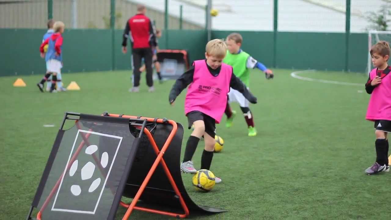 Football Flick Urban - YouTube