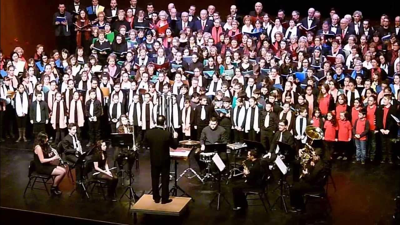 'El tamborilero' a 340 voces - YouTube