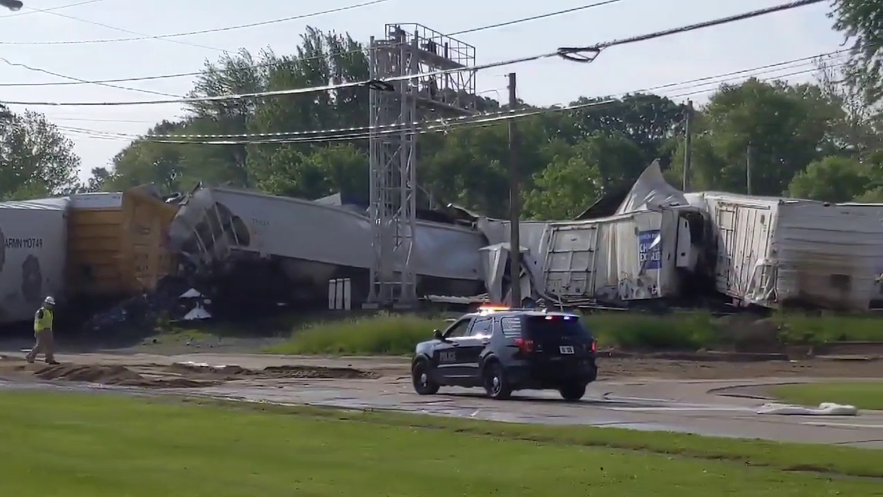 Wellington train derailment - YouTube