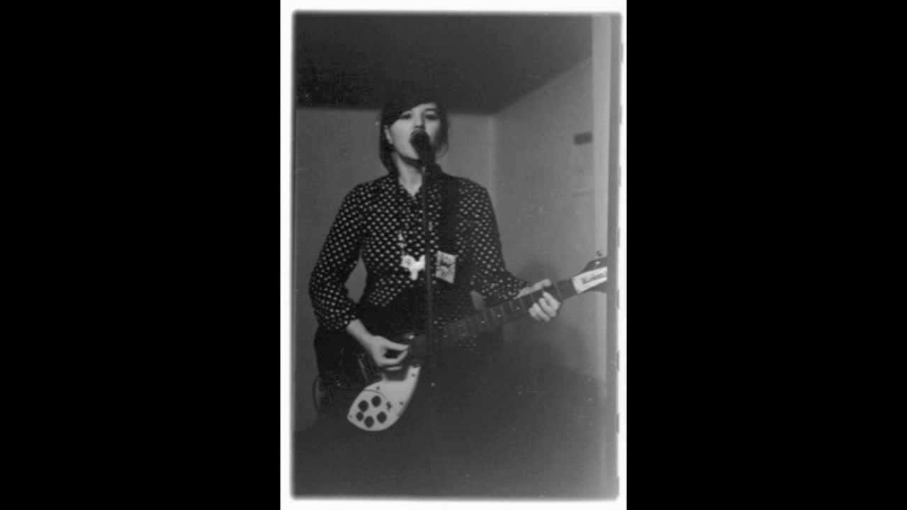 Tobi Vail - Panic of the square - YouTube