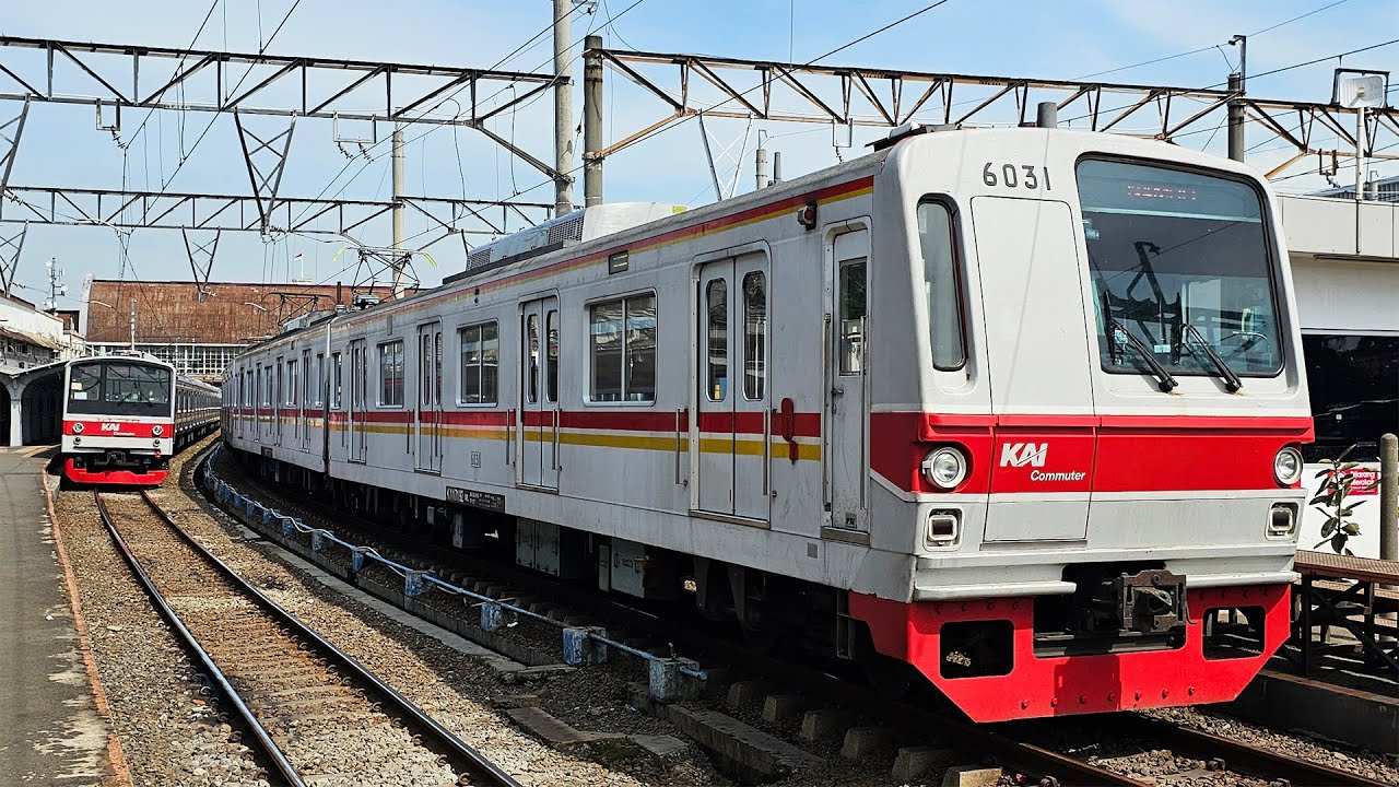 Stasiun Jakarta Kota: Kompilasi KRL Commuter Line [4K] | JR 205 ...