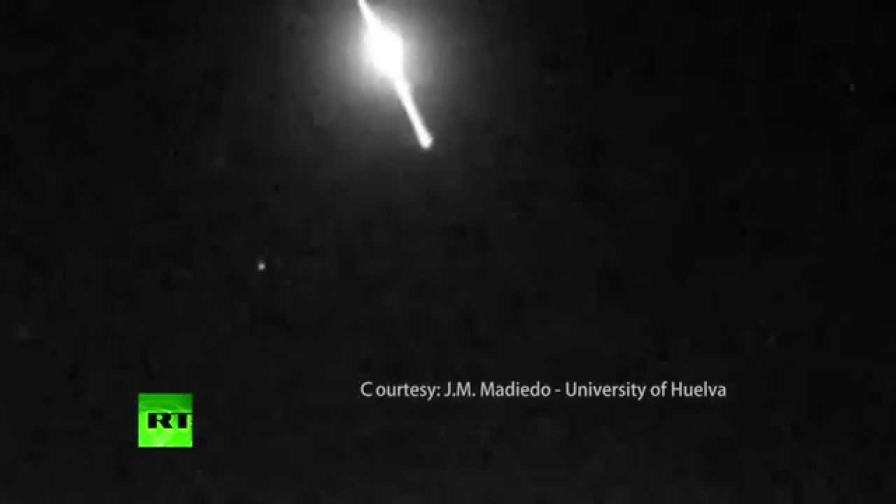 BREAKING NEWS Meteorite Fire ball hits SpaIn 15 04 2013 - YouTube