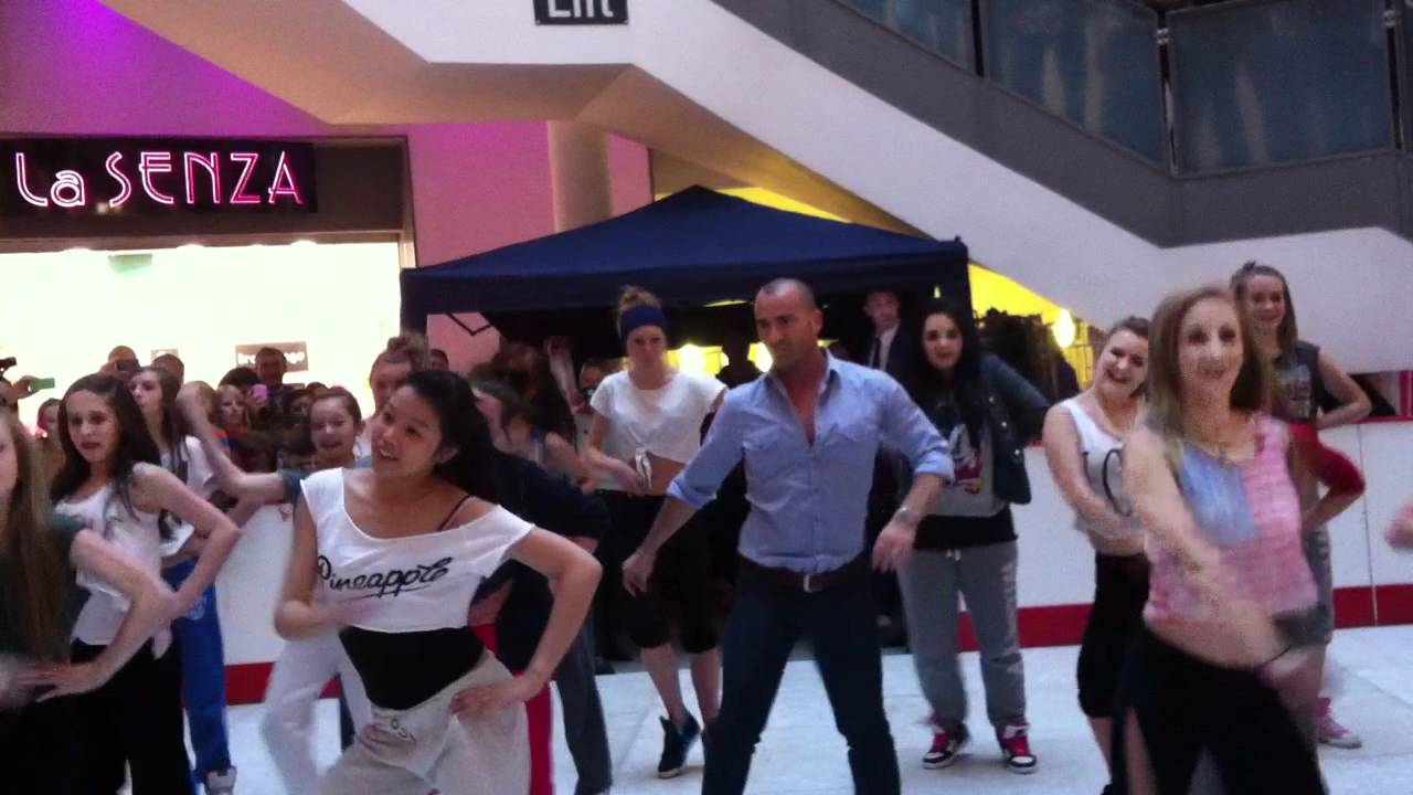 EDA dancing with Louie Spence - YouTube